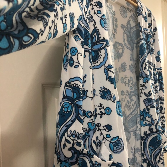 LuLaRoe | Sweaters | Euc Lularoe Caroline Small | Poshmark